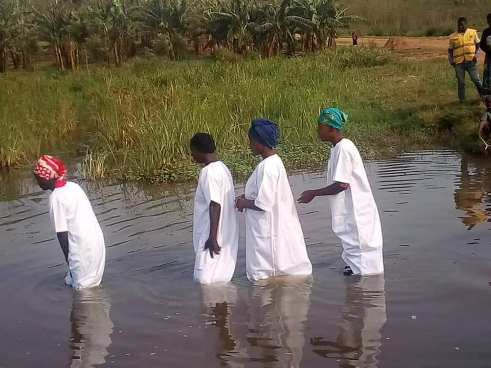 COP/Rwanda More Water Baptism - Charismatanews.org
